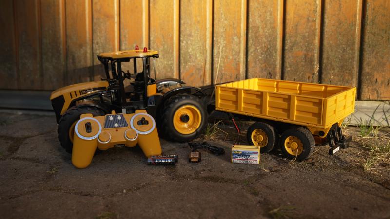 Remote Control JCB Tractor with Trailer | Carson